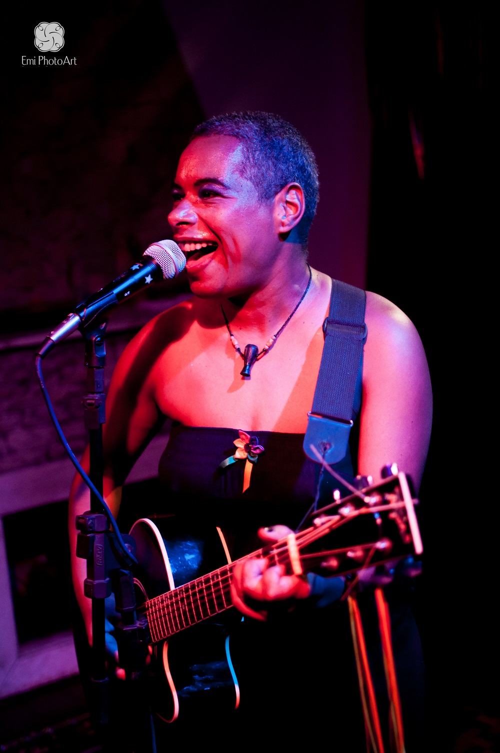 Crítica: Simone Magalhães dá relevância à cena off do Festival de ...