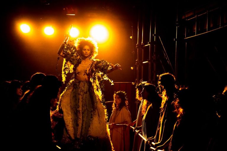 20 fotos desvendam “Bacantes” do Teatro Oficina – Miguel Arcanjo