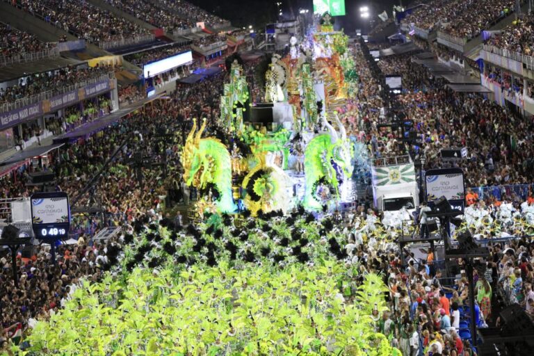 Carnaval 2023 Rio de Janeiro: Veja fotos do desfile das escolas de ...