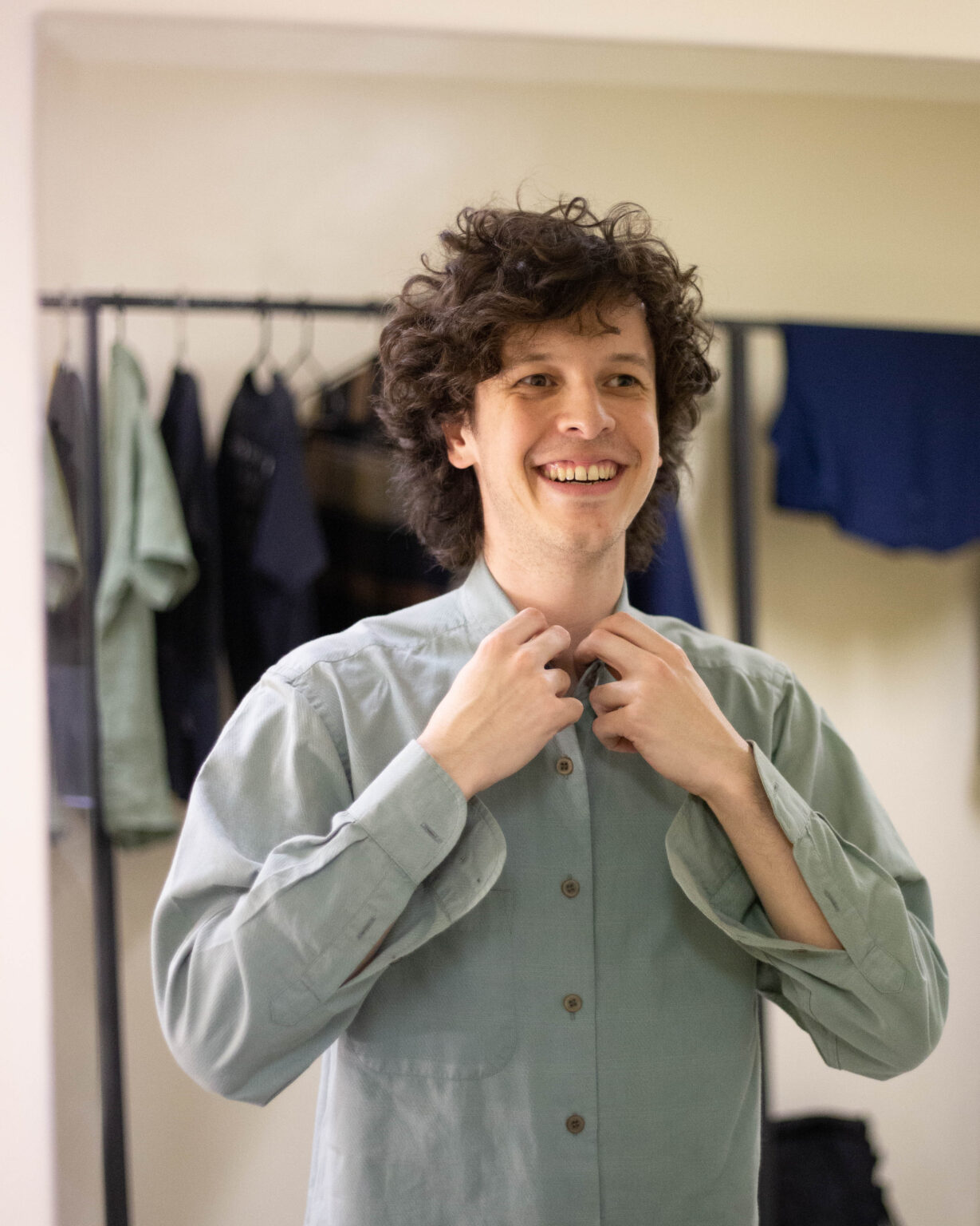 Amadeo estreia sob fortes aplausos no Tucarena: veja elenco no camarim ...