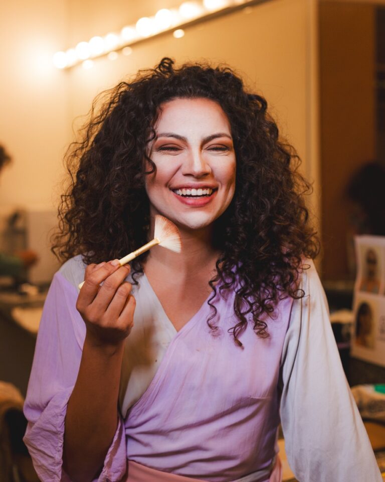 Crítica: O Ninho, de Newton Moreno, faz de busca por origens um ...