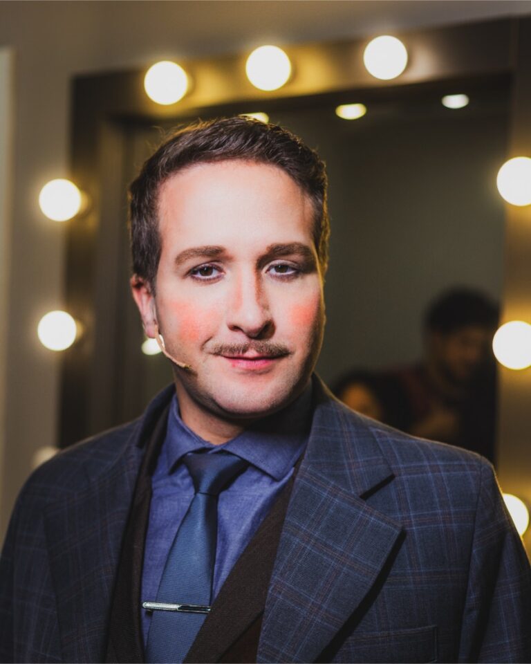 Crítica: Cabaret Kit Kat Club mostra a força soberana de uma excelente ...