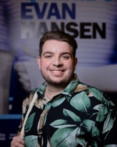 Crítica: Querido Evan Hansen toca alma do público, lança astro Gab Lara ...